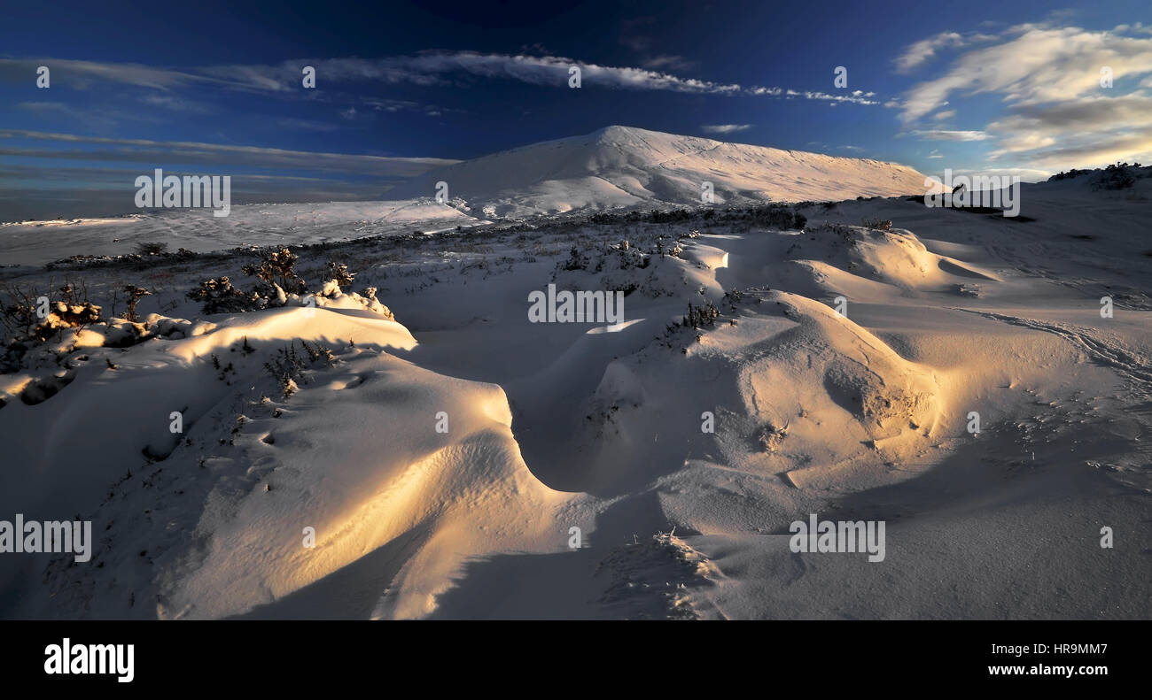 Snowscapes wales hi-res stock photography and images - Alamy