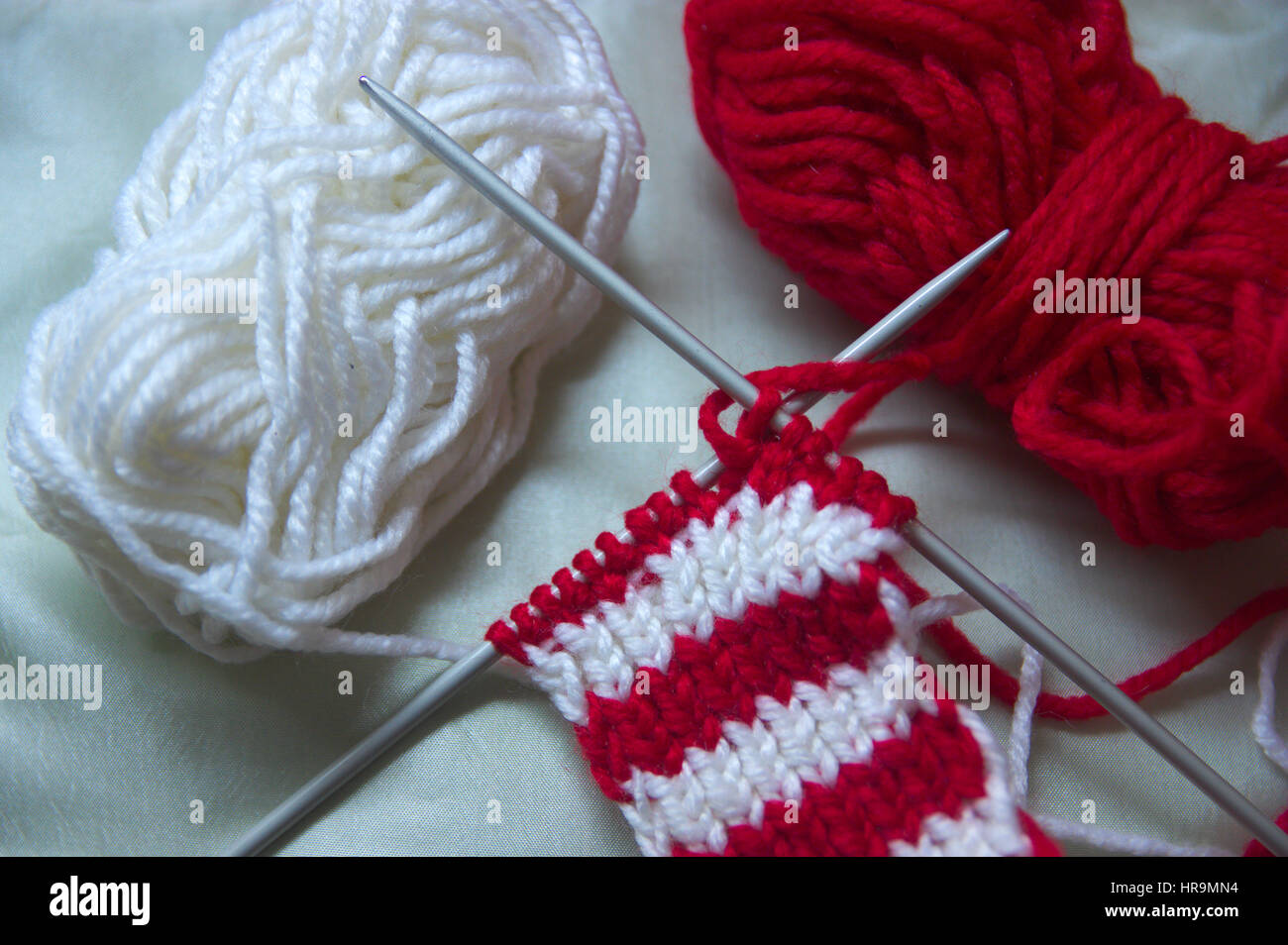 Multi colored knit purl pattern hi-res stock photography and images - Alamy