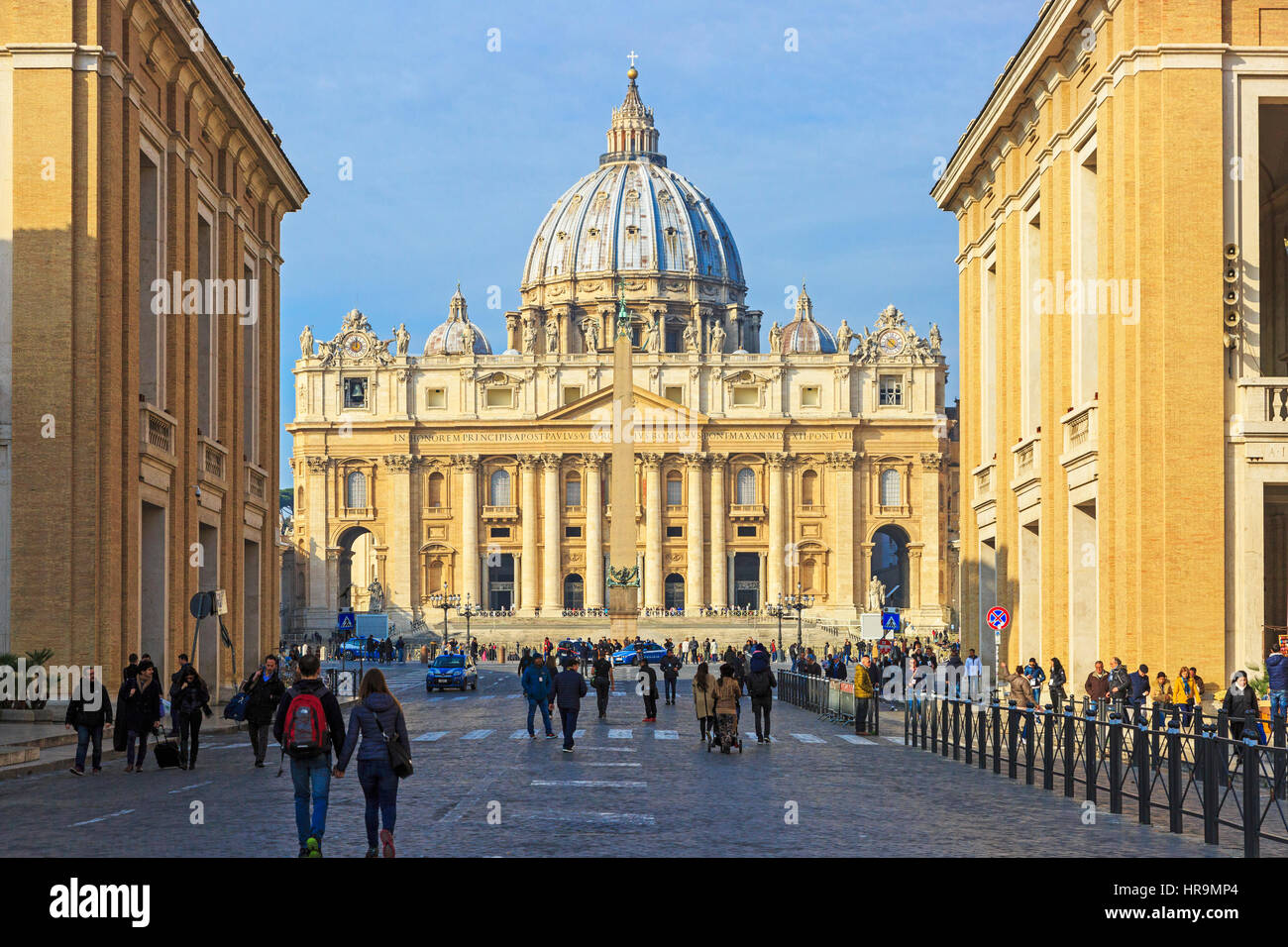 St peters basilica hi-res stock photography and images - Alamy