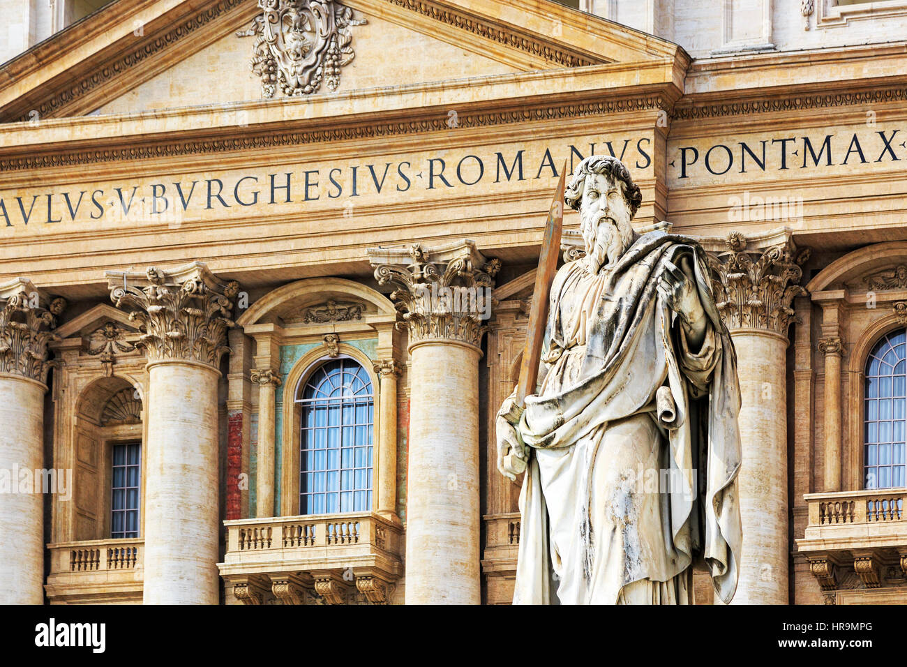 Statue pope st basilica vatican hi-res stock photography and images - Alamy