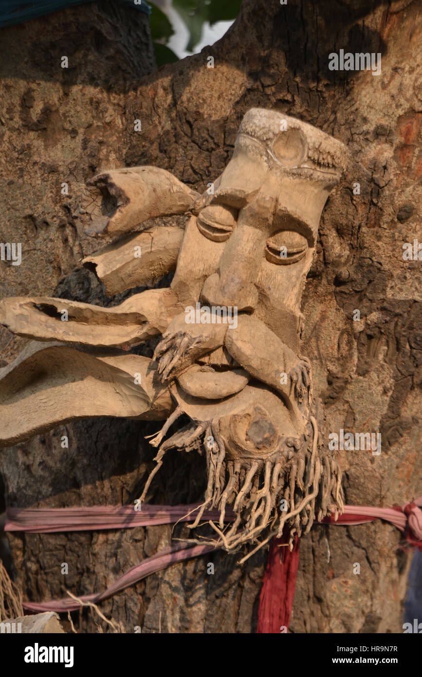 Face, Tree Sculpture On Wood Stock Photo - Alamy