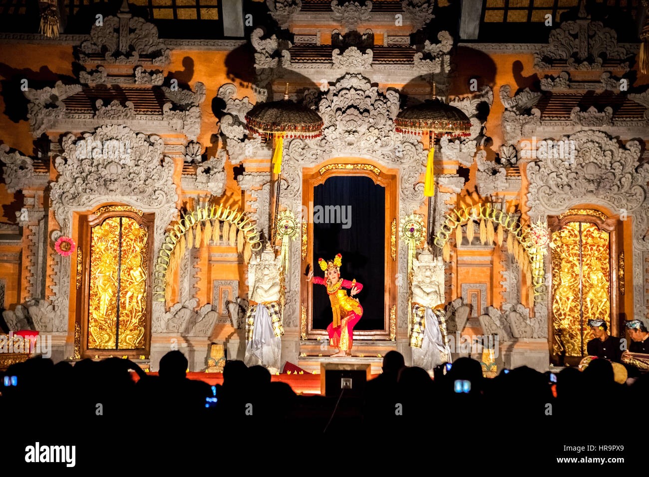 Watching legong dance hi-res stock photography and images - Alamy
