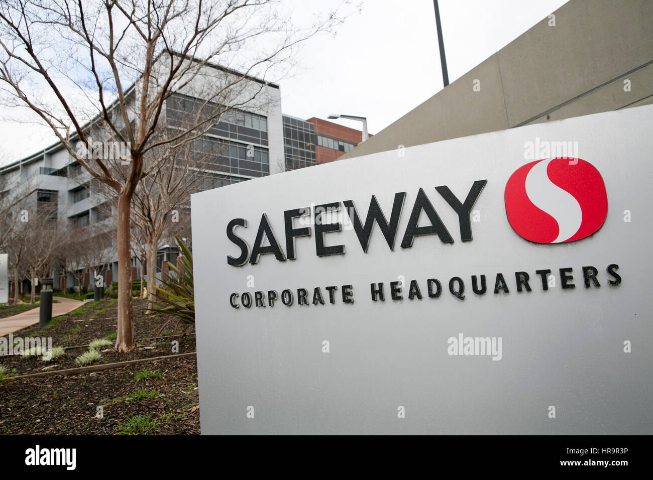 Safeway logo hi-res stock photography and images - Alamy