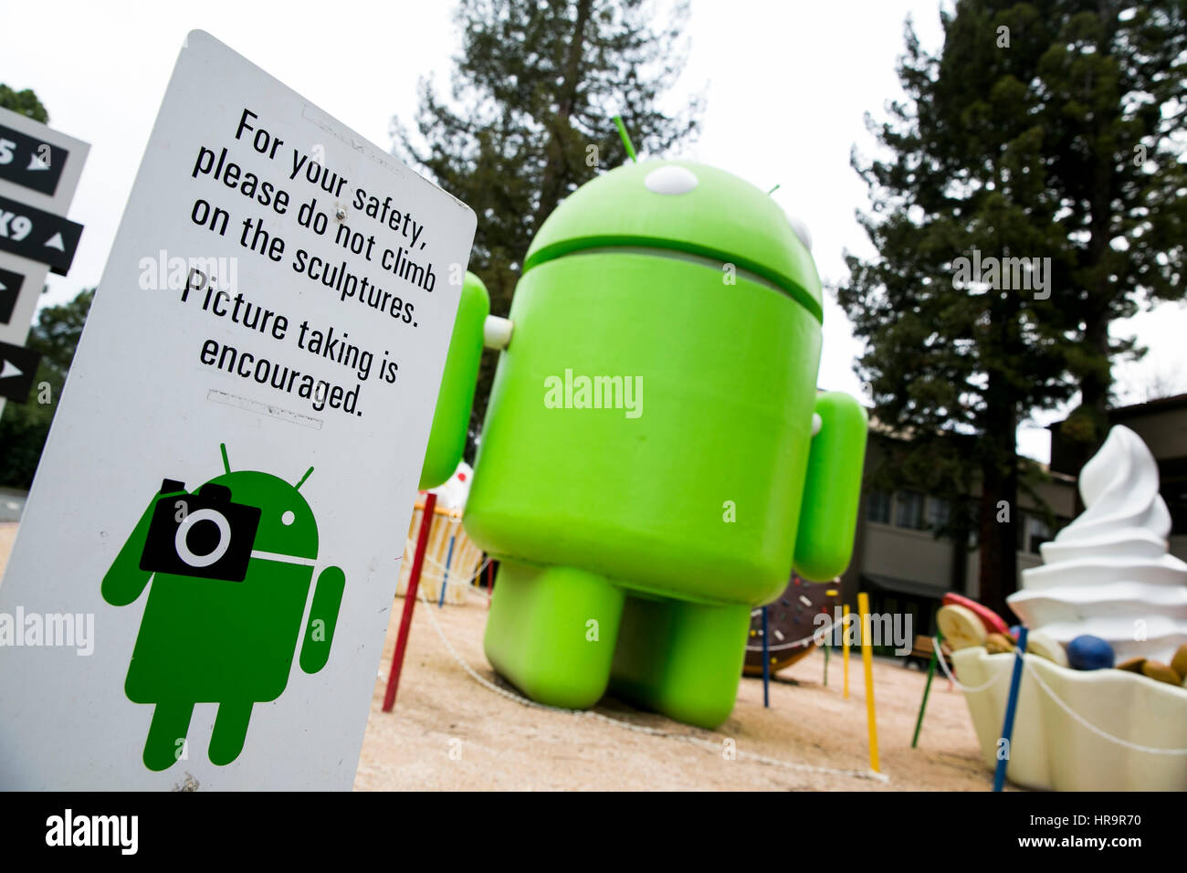 Operating system logo hi-res stock photography and images - Alamy