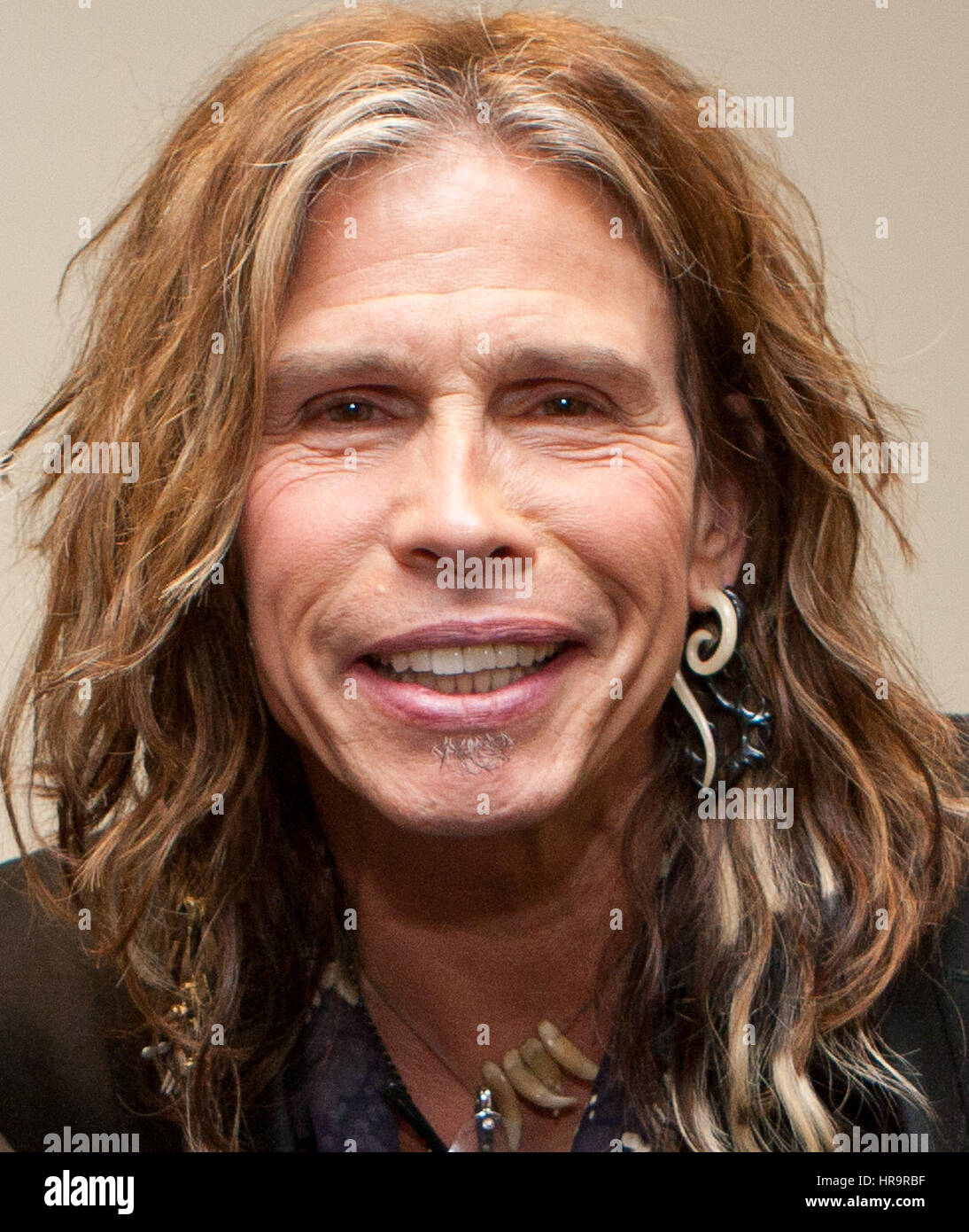 Steven Tyler pictured backstage after SINATRA: Dance With Me at The ...