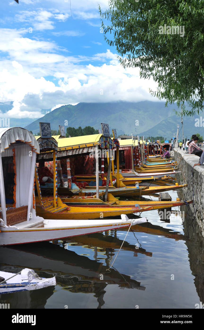 Kashmir Kashmiri Shikara/Sikara, (Photo Copyright © by Saji Maramon ...