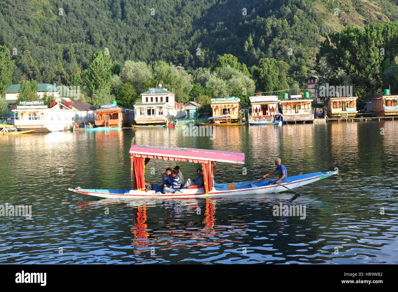 Dal lake flower market hi-res stock photography and images - Alamy