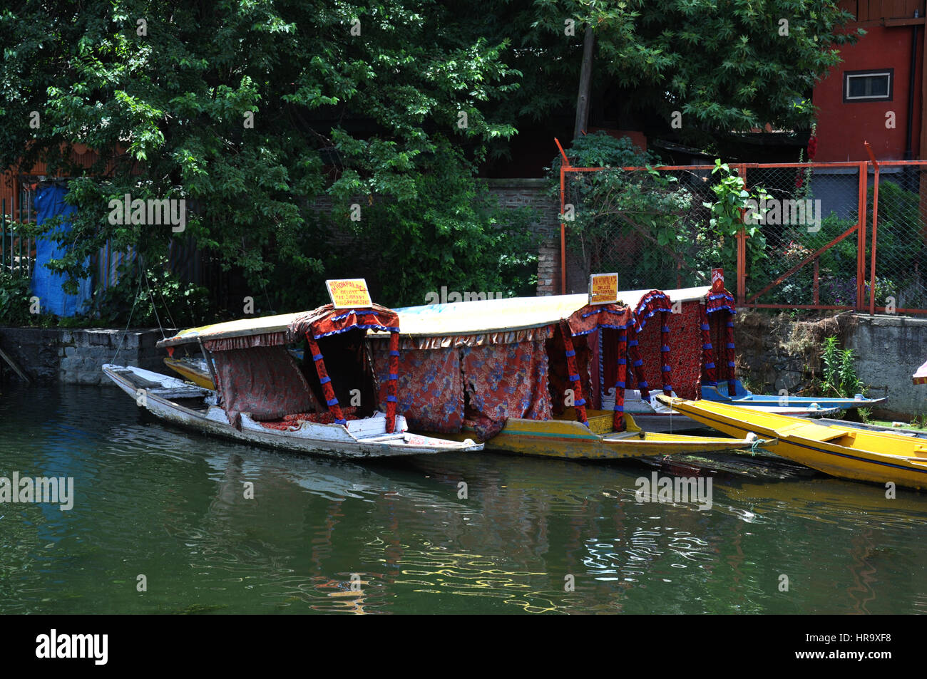 Dal Lake, Shikara (Photo Copyright © by Saji Maramon Stock Photo - Alamy