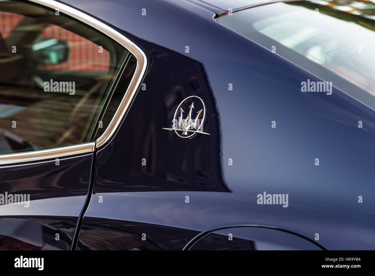 Metallic blue car hi-res stock photography and images - Alamy