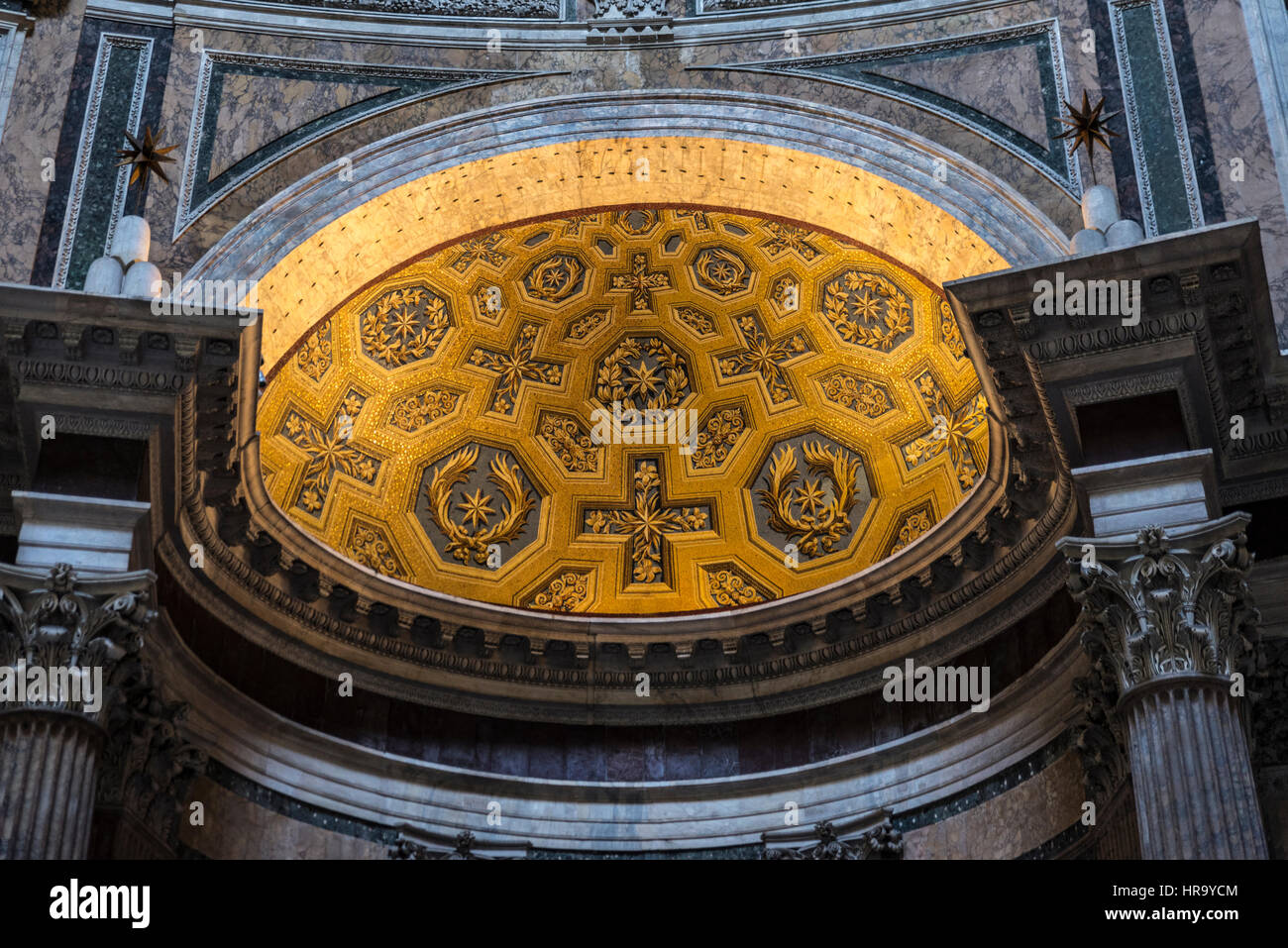 Interior of the parthenon in the historical center of Rome, Italy Stock ...
