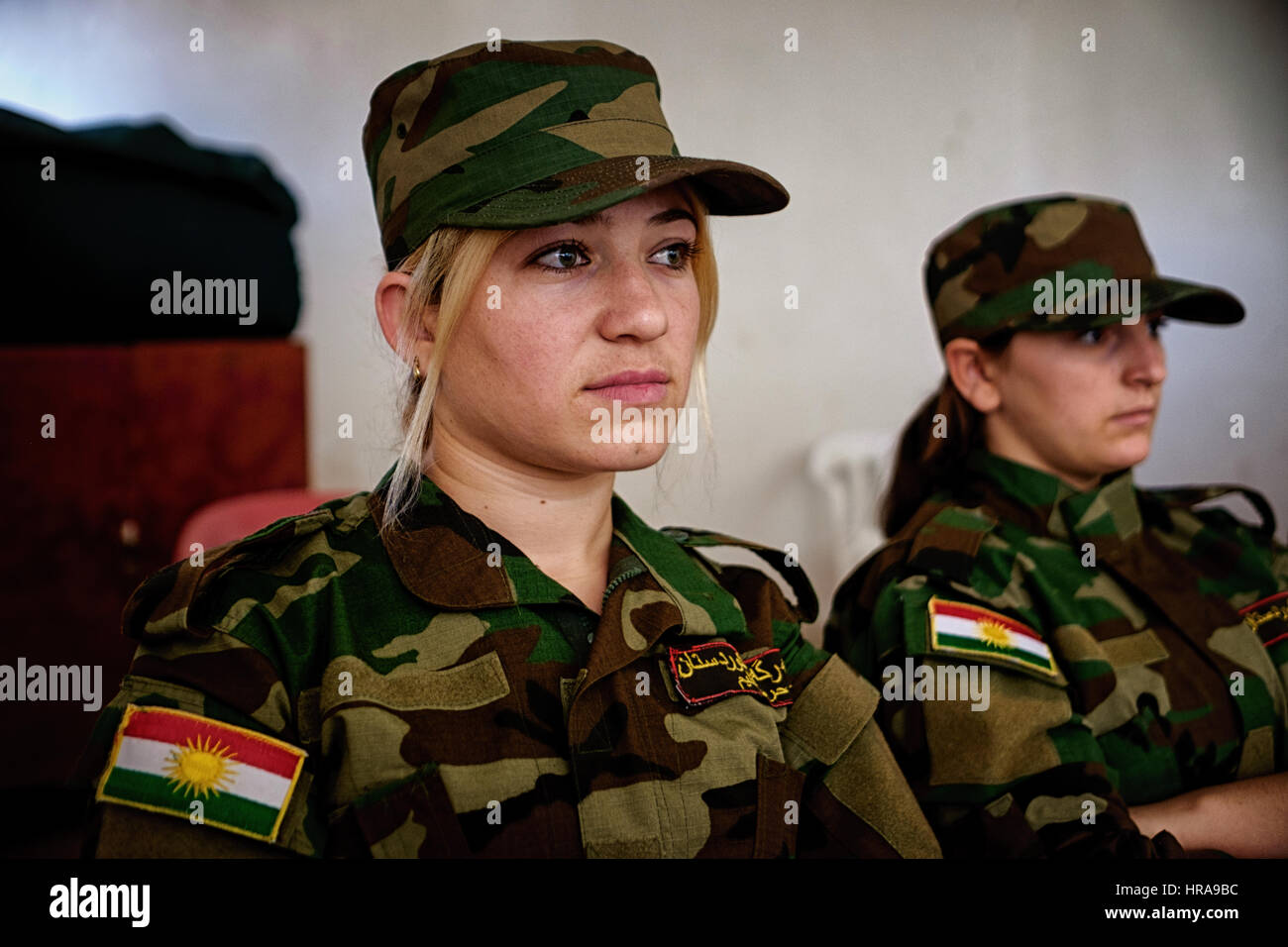 female yazidi Peshmerga, Dohuk, Iraq. Nisreen age 18 Stock Photo - Alamy
