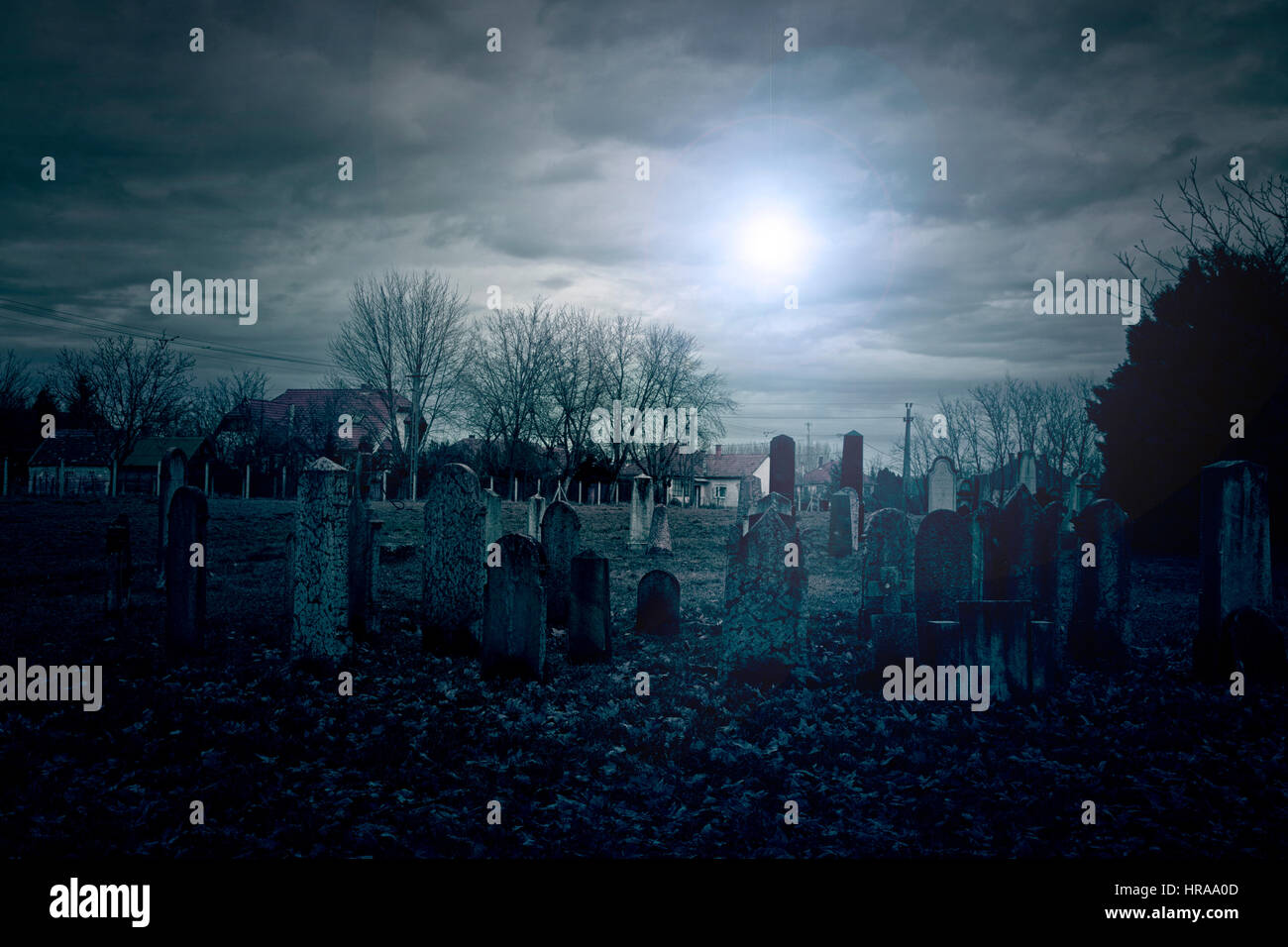Graveyard spooky hi-res stock photography and images - Alamy