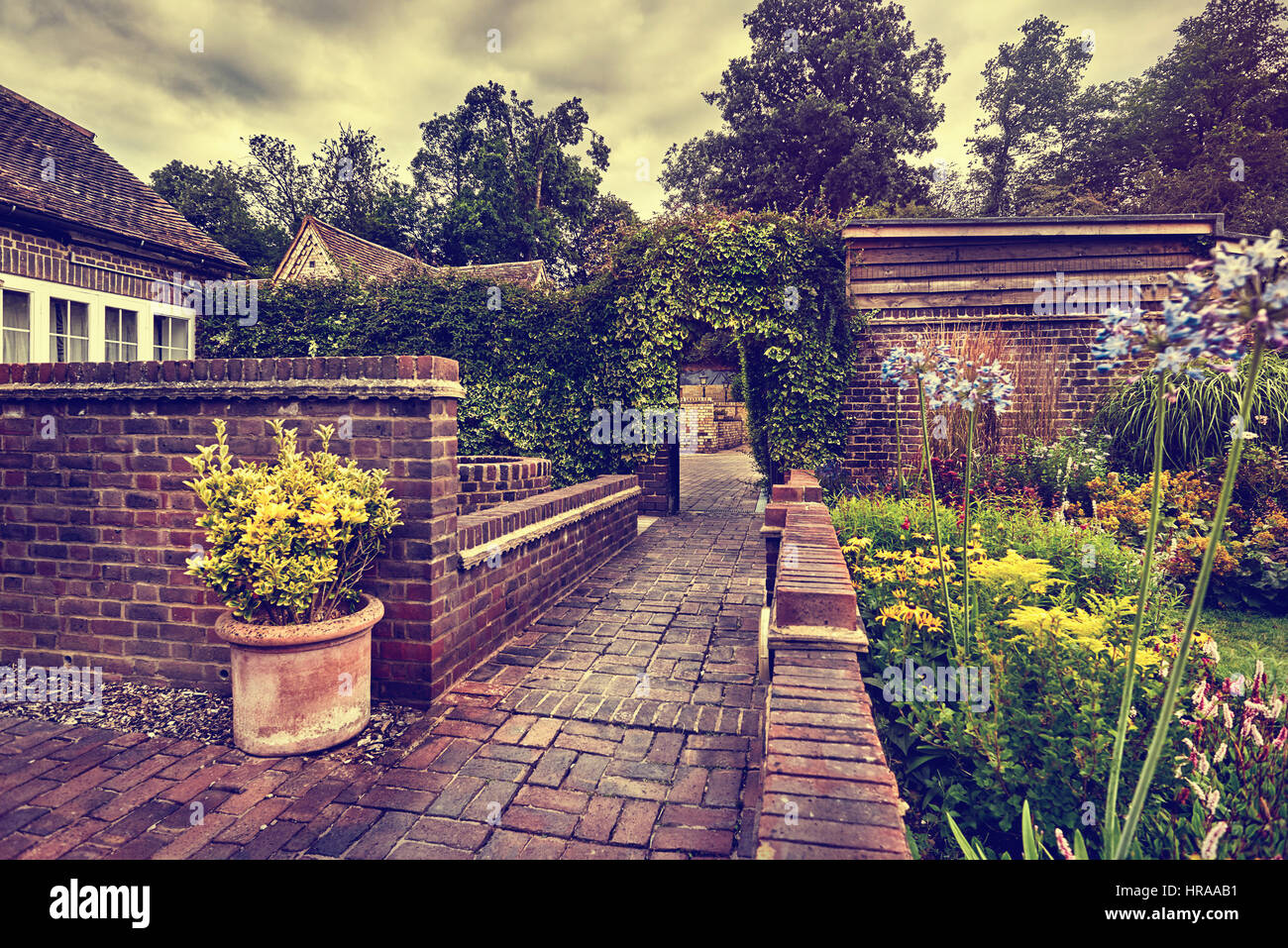 English Cottage Garden Spring High Resolution Stock Photography and ...