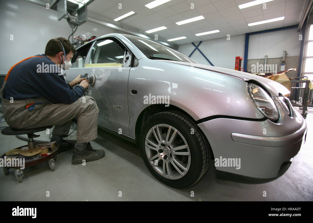car painter at work Stock Photo - Alamy