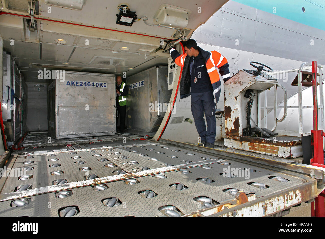 Loadmaster hi-res stock photography and images - Alamy