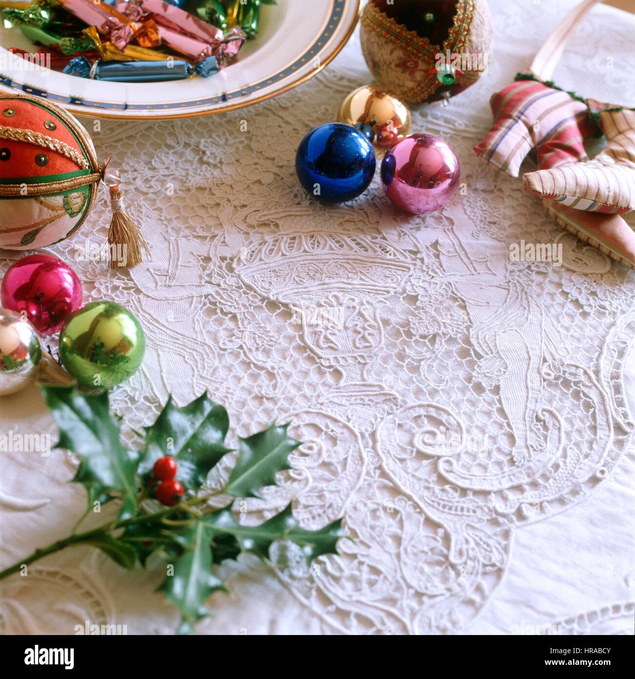 Christmas holly hi-res stock photography and images - Alamy