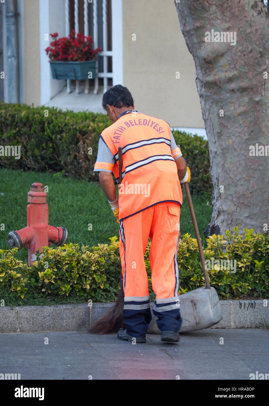 MALE PUBLIC WORKER, STREET CLEANER, IN ISTANBUL TURKEY Stock Photo - Alamy