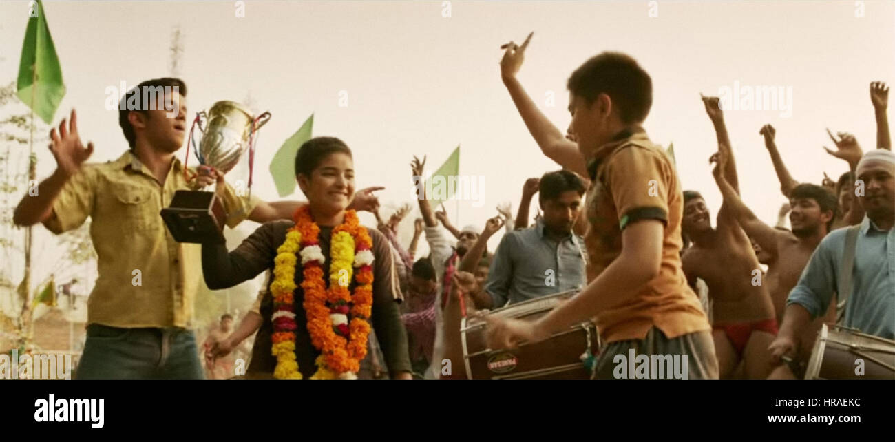 DANGAL, from left: Ritwik Sahore, Zaira Wasim, Suhani Bhatnagar, 2016 ...