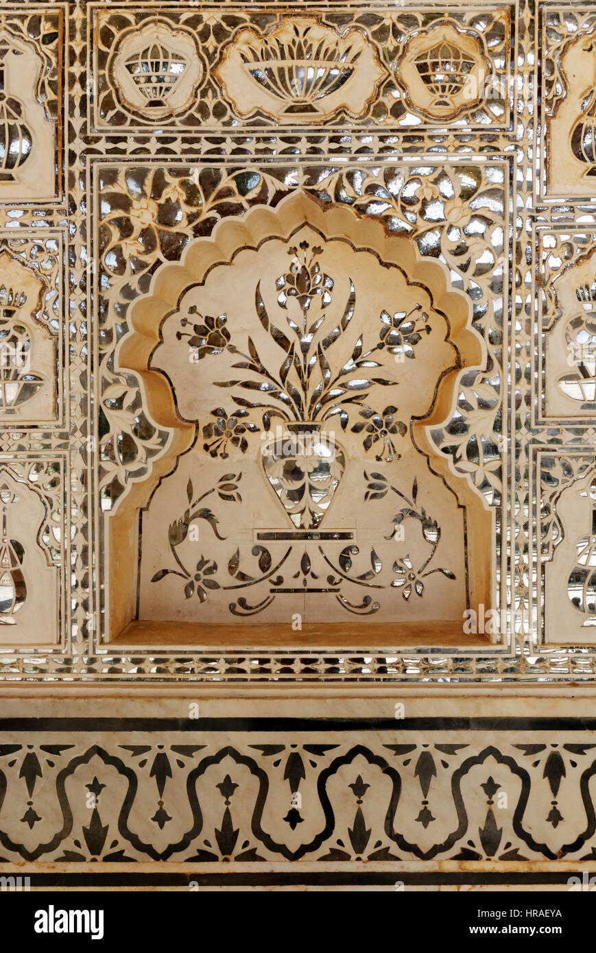 Intricate marble and mirror inlays in the Sheesh Mahal (Hall of Mirrors ...