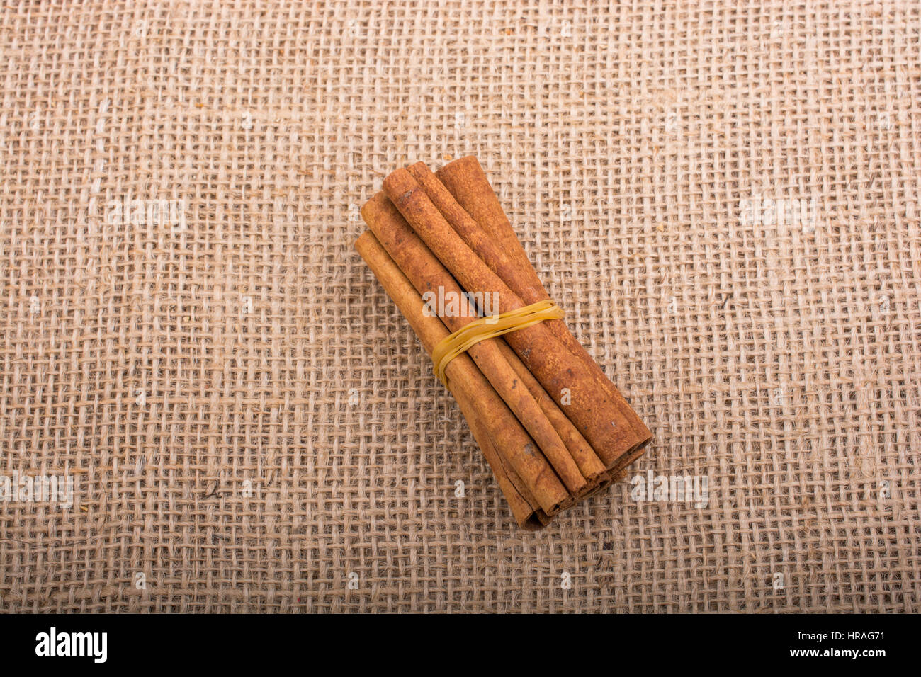 bundle of cinnamon sticks on a linen canvas background Stock Photo - Alamy