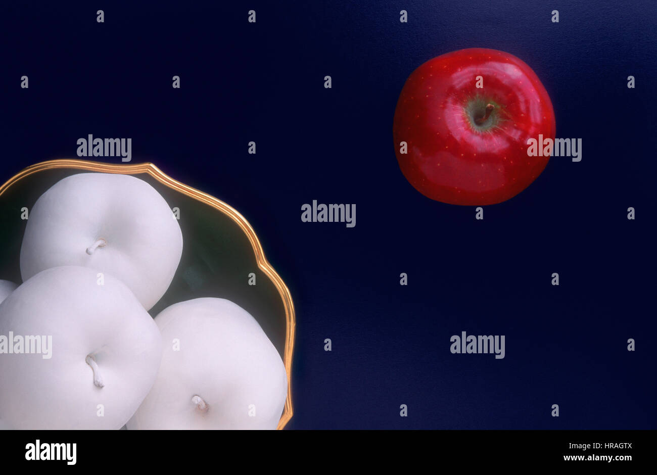 One red apple amongst white apples Stock Photo - Alamy