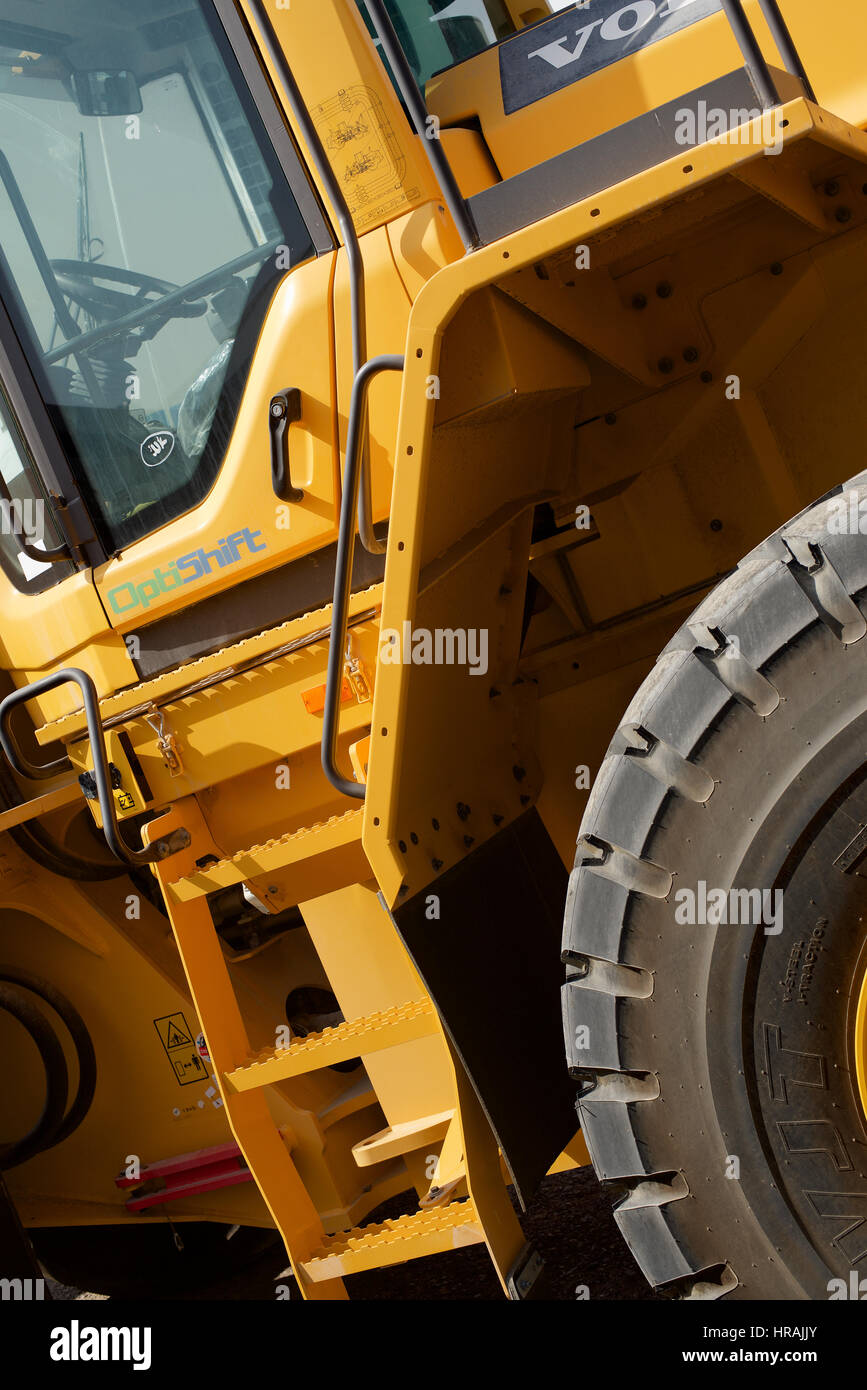 Commercial vehicles export port hi-res stock photography and images - Alamy