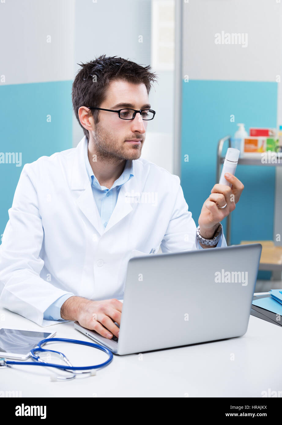 Young doctor thinking hi-res stock photography and images - Alamy