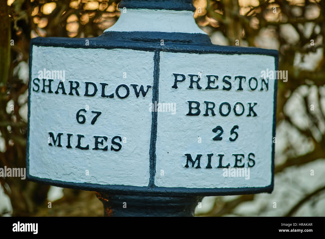 Narrowboat sign winter hi-res stock photography and images - Alamy