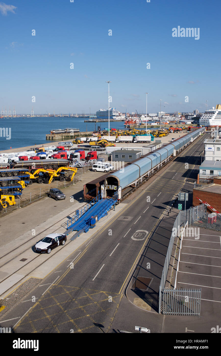 Southampton docks car train hi-res stock photography and images - Alamy