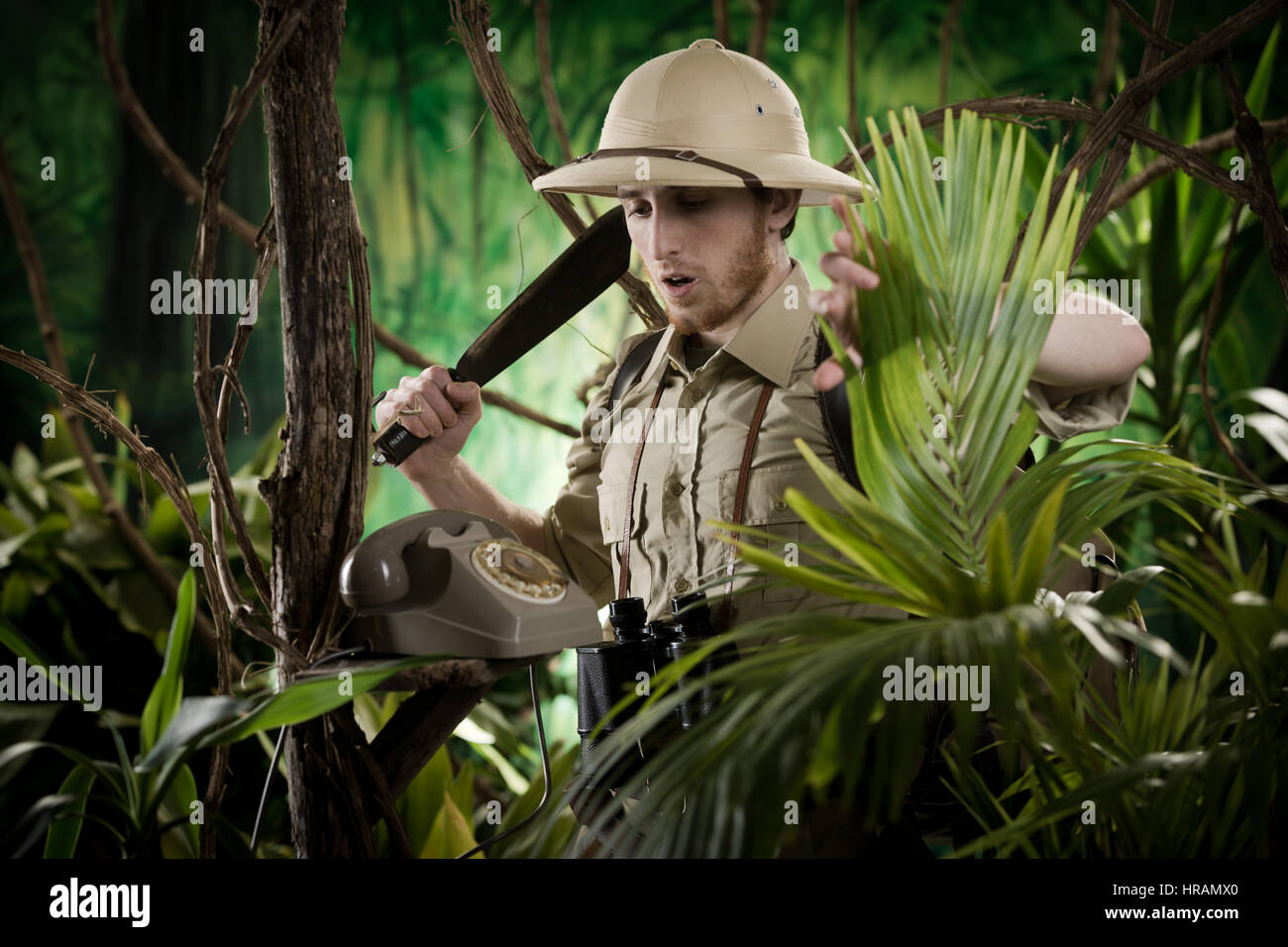 Man in jungle and machete hi-res stock photography and images - Alamy
