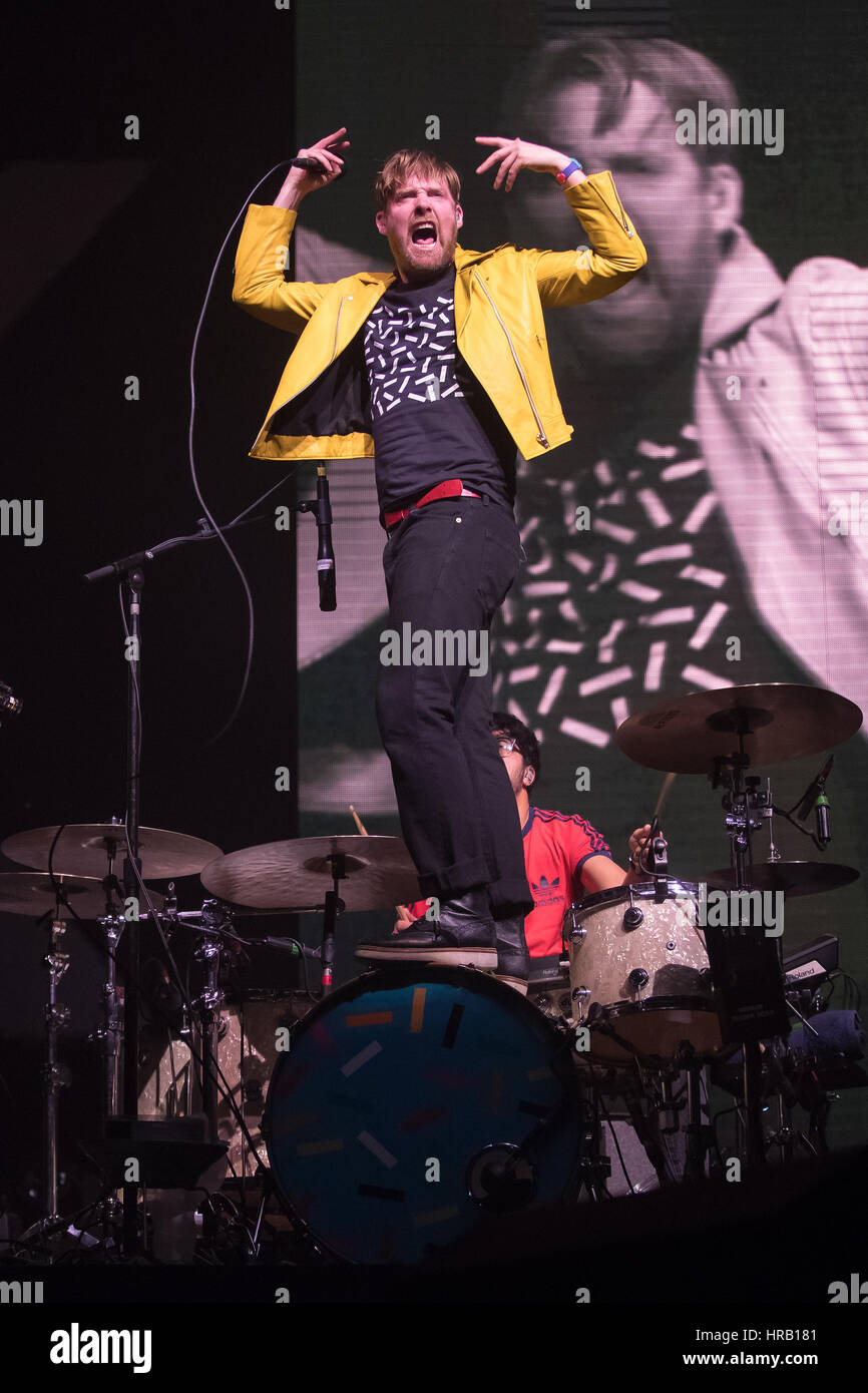 Nick baines kaiser chiefs on stage hi-res stock photography and images ...