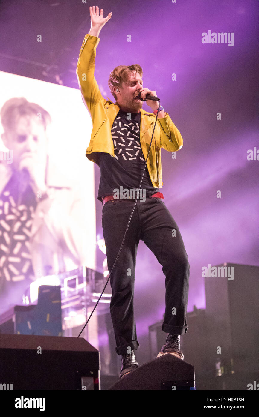 Lead singer of the kaiser chiefs hi-res stock photography and images ...