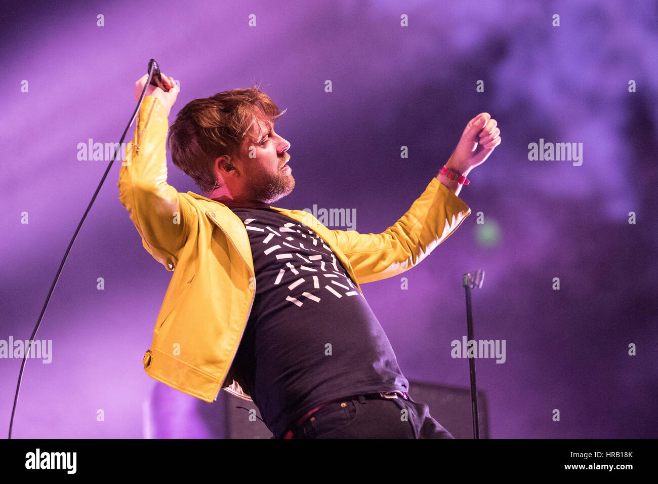 Nick baines kaiser chiefs on stage hi-res stock photography and images ...