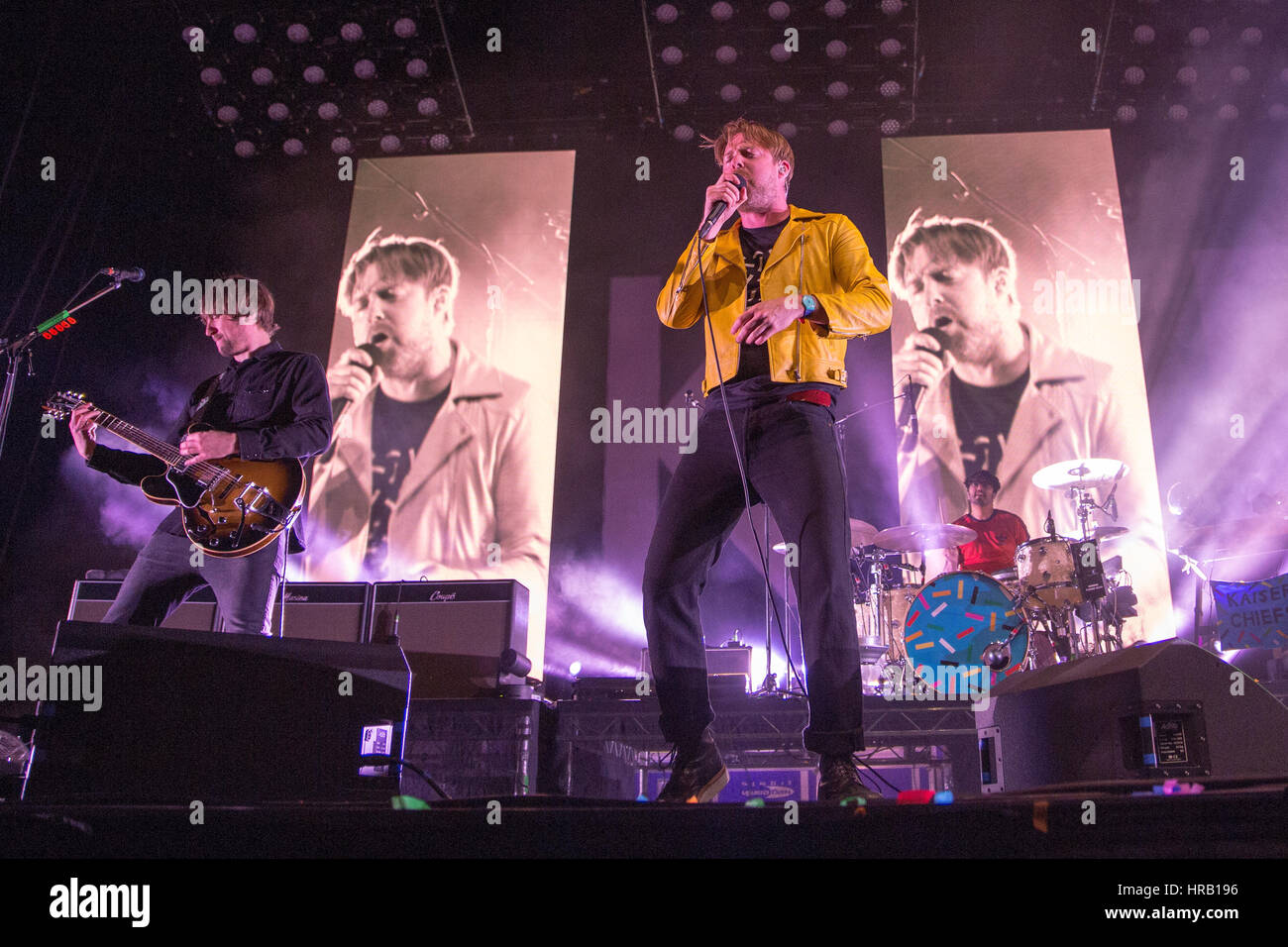 Nick baines kaiser chiefs on stage hi-res stock photography and images ...