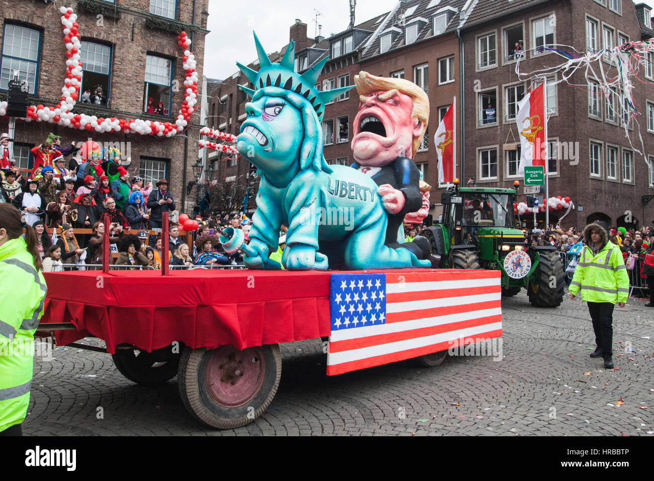 Liberty parade float hi-res stock photography and images - Alamy