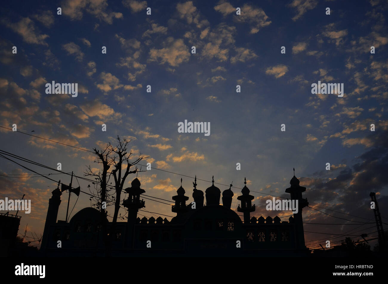 Lahore, Pakistan. 28th Feb, 2017. An attractive cloud hovering over the ...
