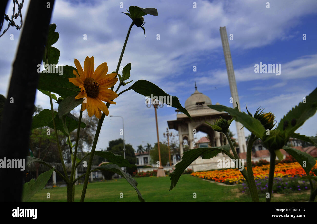 Lahore, Pakistan. 28th Feb, 2017. An attractive cloud hovering over the ...