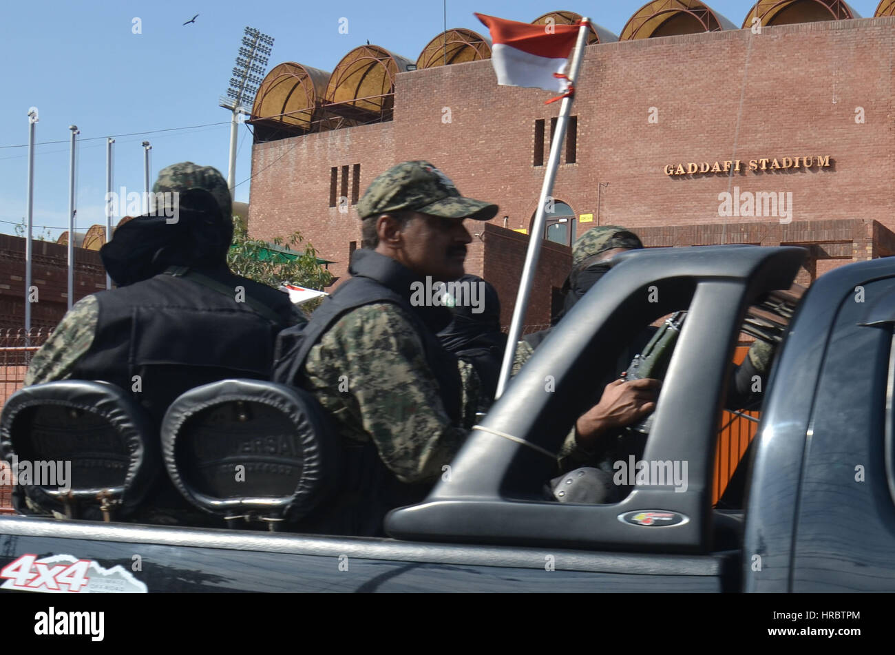 Lahore Pakistan 28th Feb 2017 Pakistani Soldiers Stand Alert