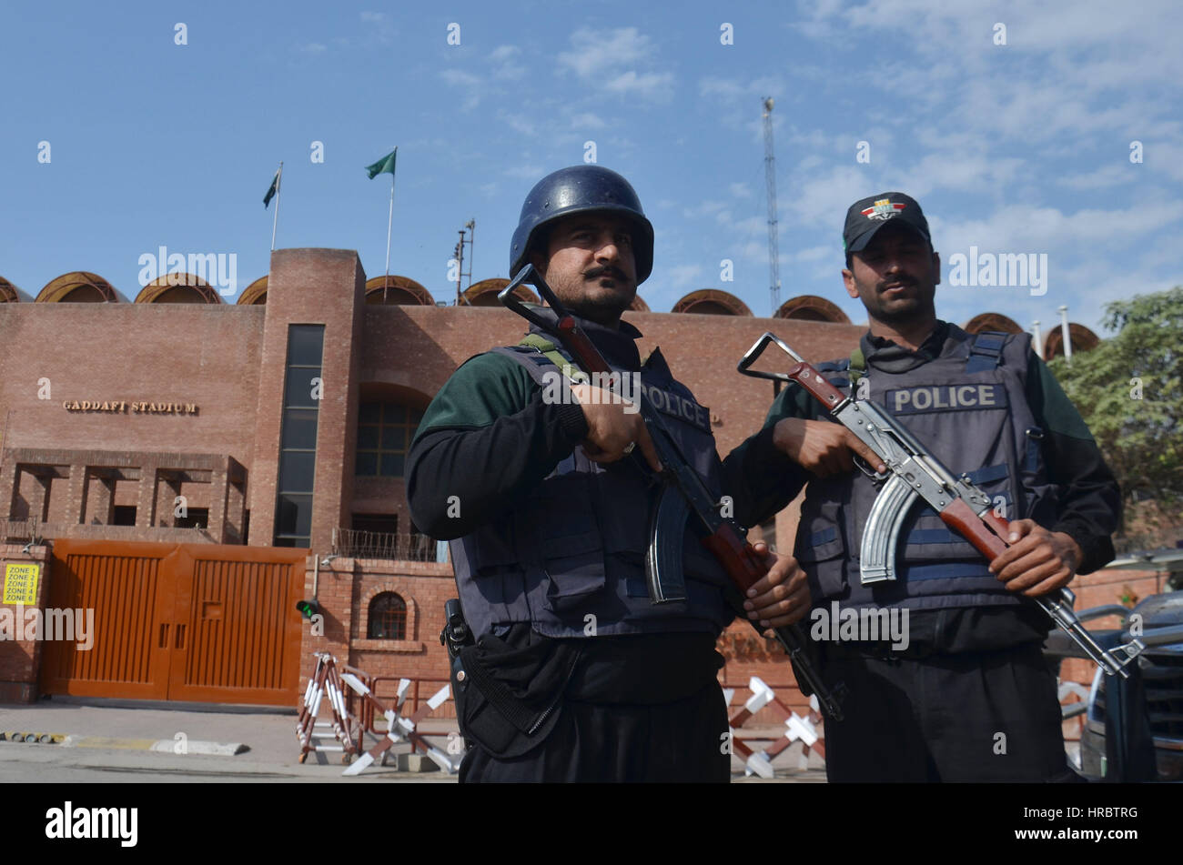 Lahore Pakistan 28th Feb 2017 Pakistani Soldiers Stand Alert