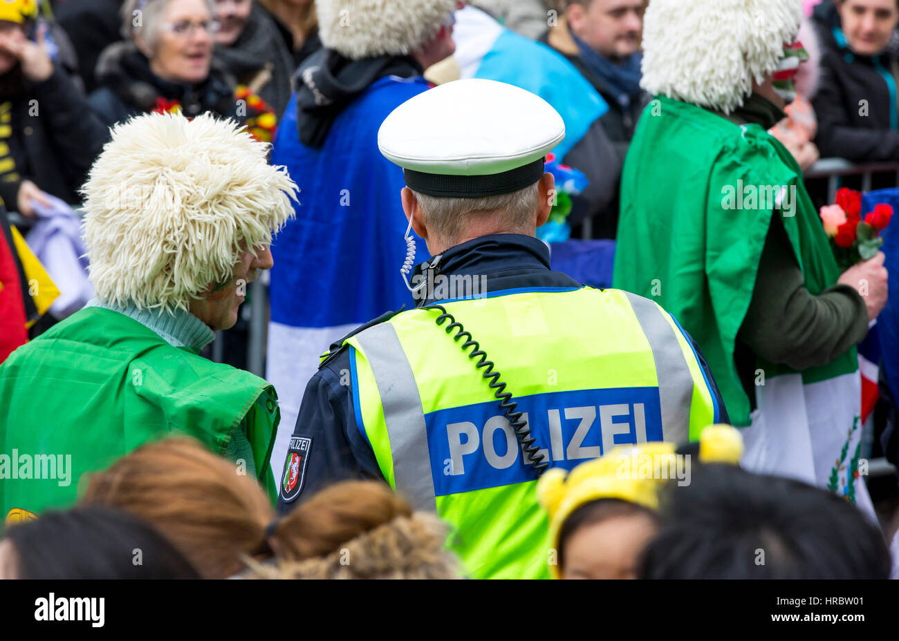 German Carnival parade in DŸsseldorf, Police officers secure the parade ...