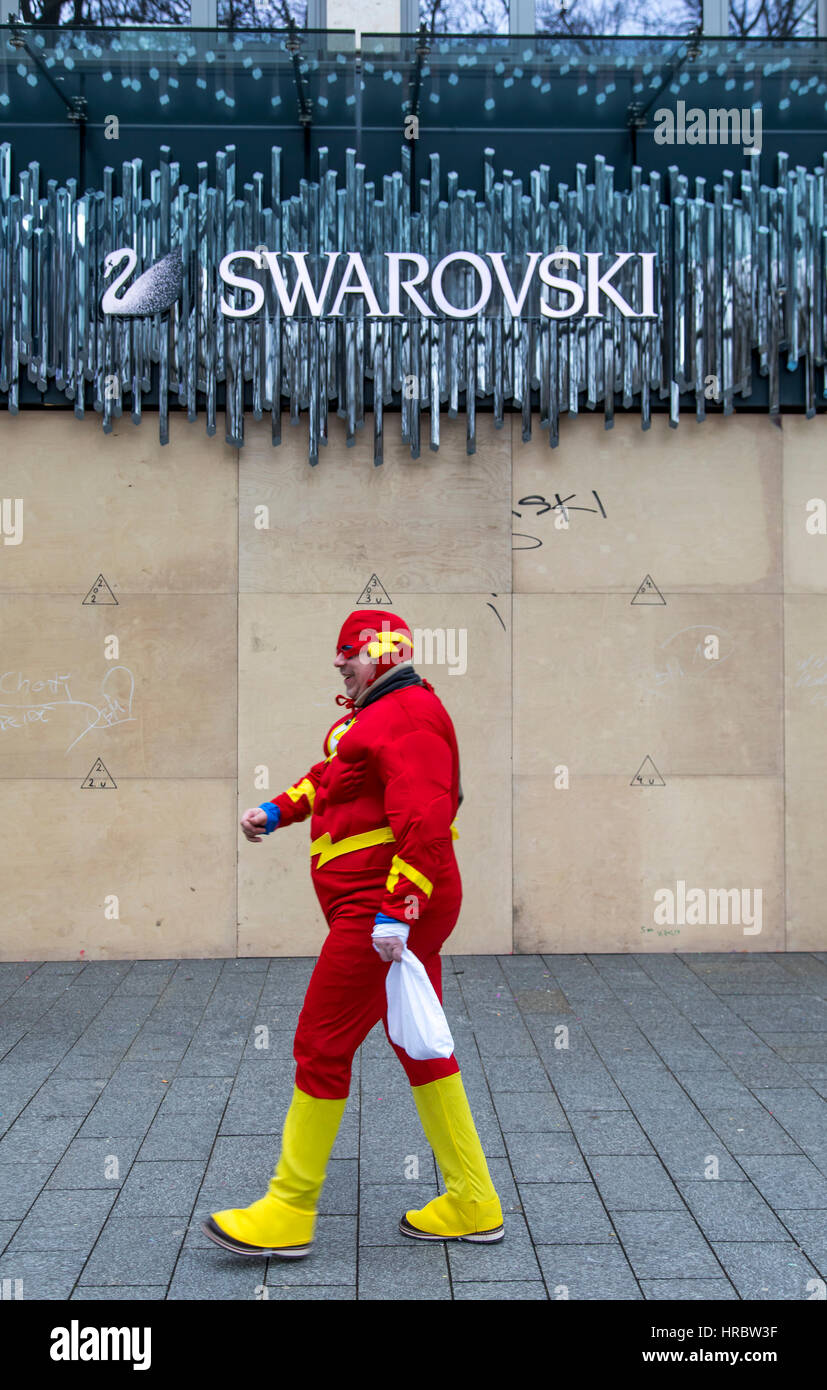 German Carnival parade in DŸsseldorf, Gucci shop on shopping street ...