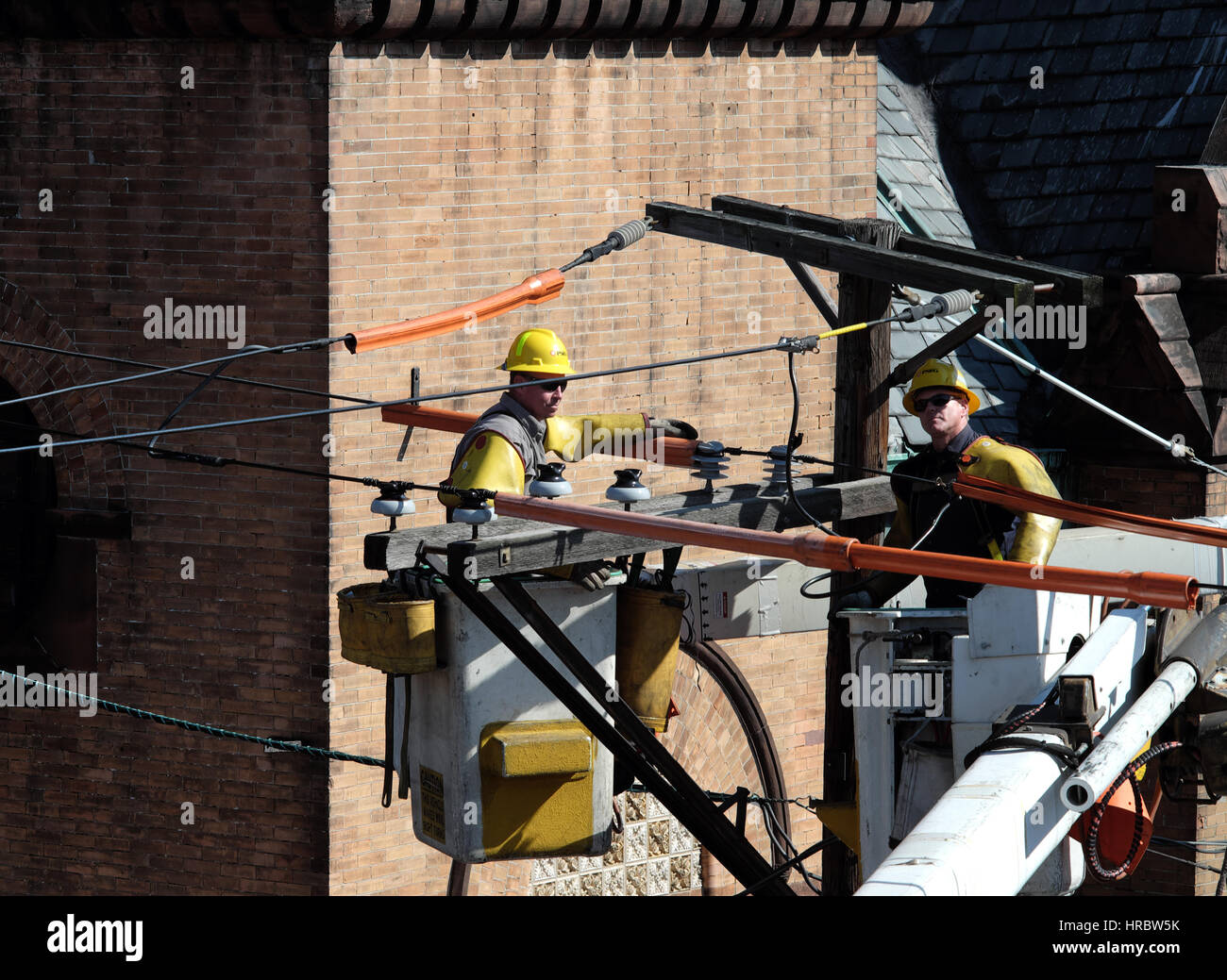 Electrical linemen hi-res stock photography and images - Alamy