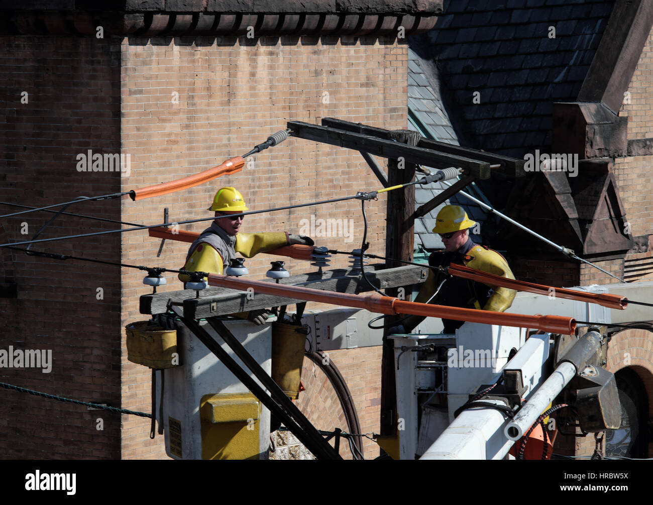 Electrical linemen hi-res stock photography and images - Alamy