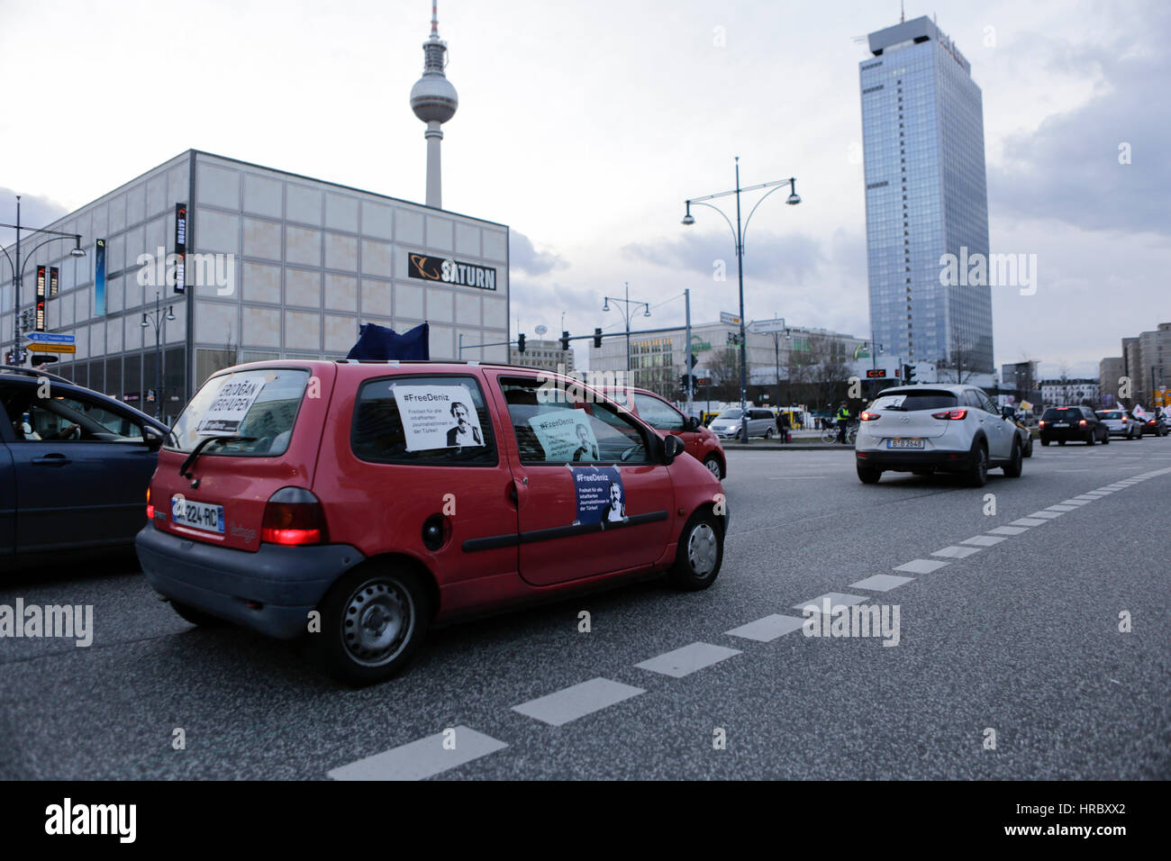Berlin, Germany. 28th Feb, 2017. The motorcade drives paste Berlin's ...