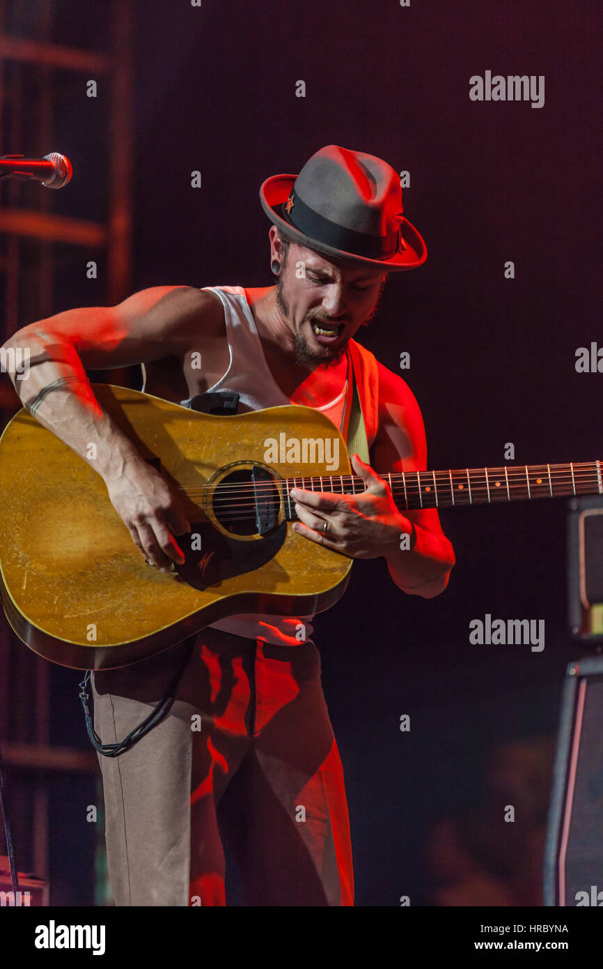 John butler trio hi-res stock photography and images - Alamy