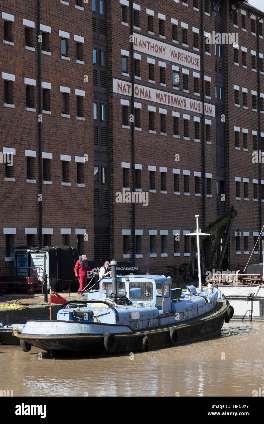 River Severn tugboat "Severn Progress" being maintained by volunteers ...