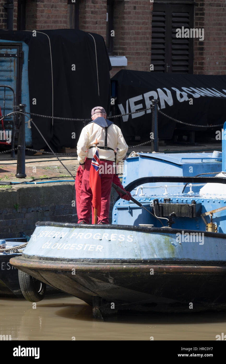River Severn tugboat "Severn Progress" being maintained by volunteers ...