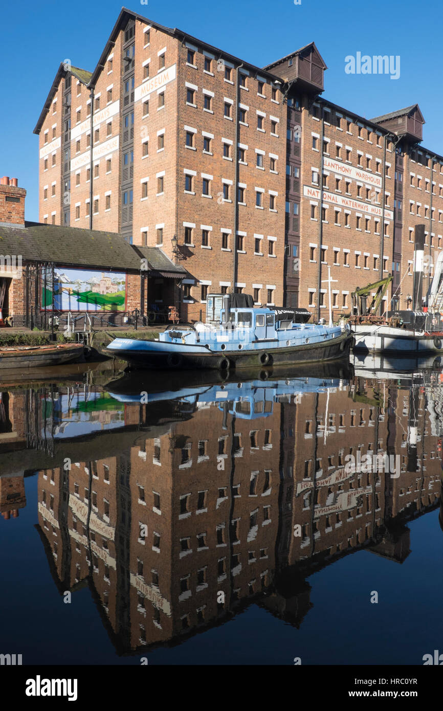River Severn tugboat "Severn Progress" being maintained by volunteers ...