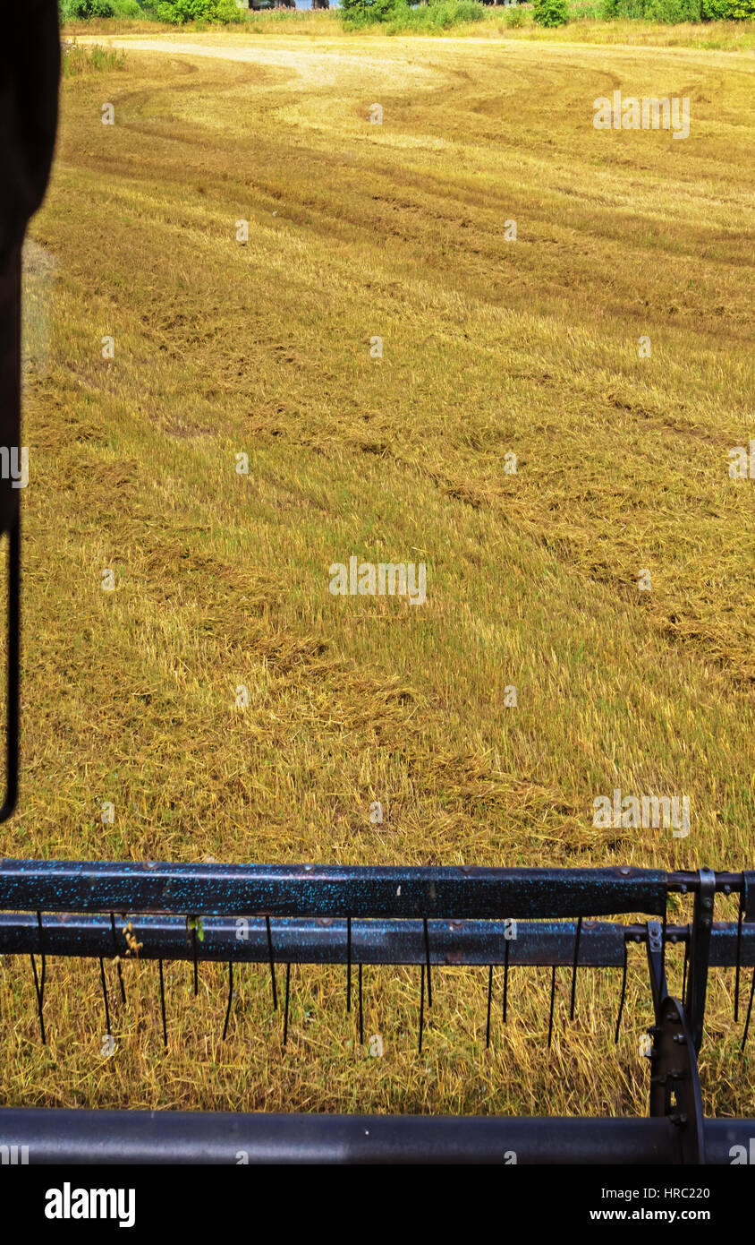 Europe cleaning the combine harvester hi-res stock photography and ...