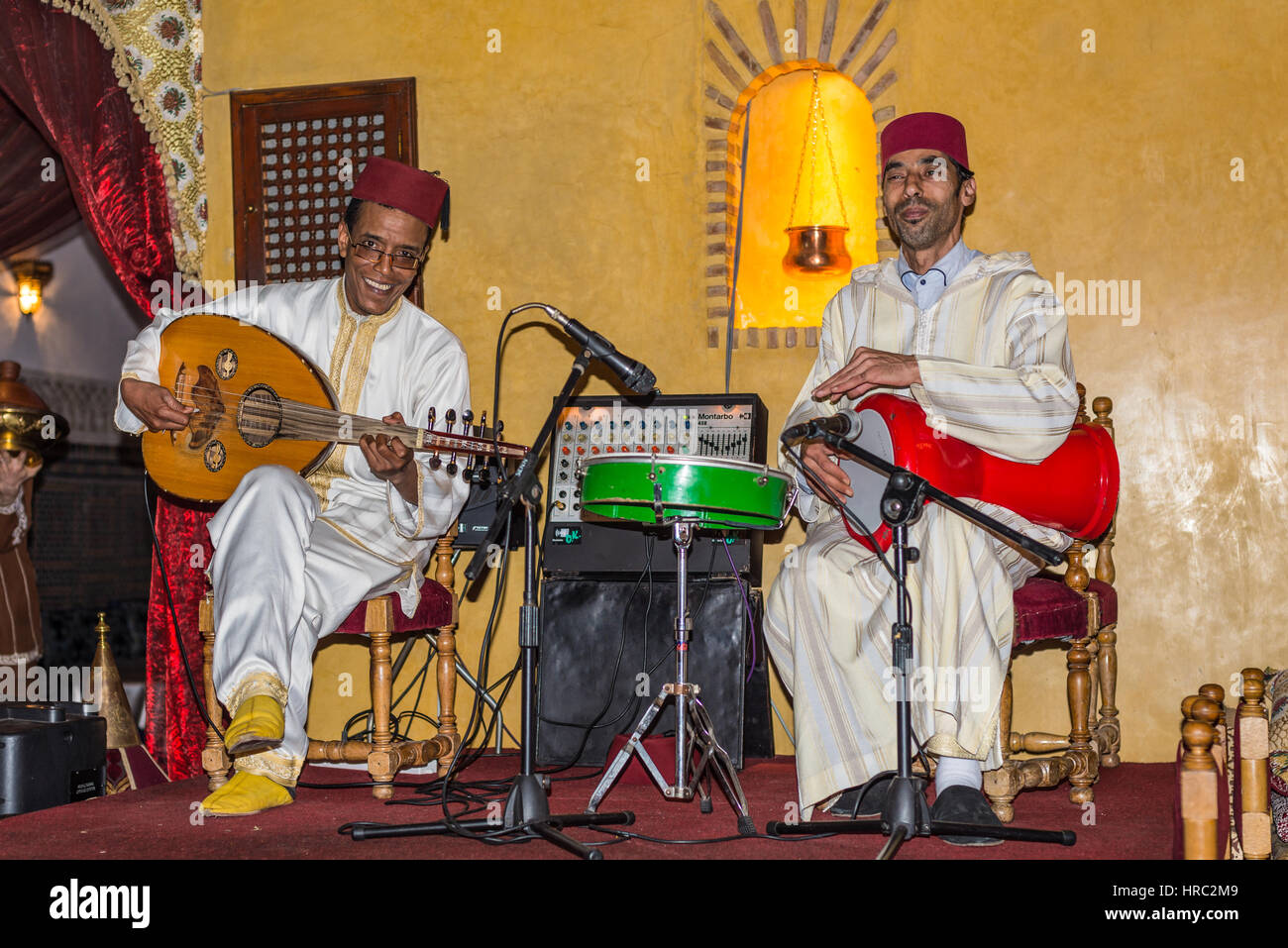 Traditional arabic musicians hi-res stock photography and images - Alamy